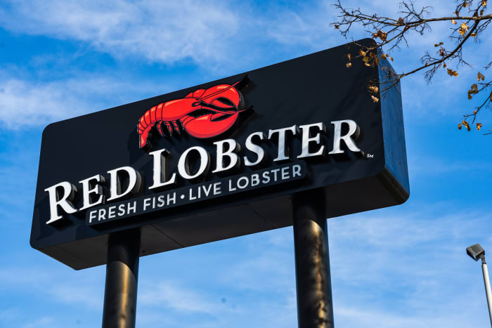 Red Lobster’s New Seafood Boil Has Fans Craving a Comeback