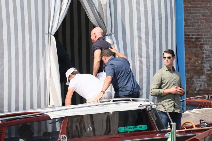 Jeff Bezos, Lauren Sanchez Wedding: 1st Photos Show Their Arrival