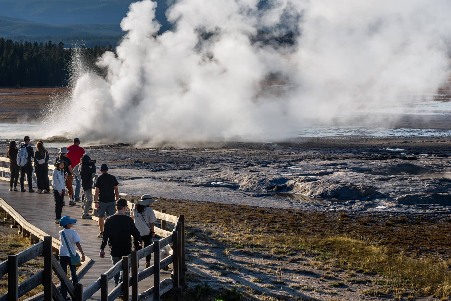Yellowstone Tourist Slammed for Incredibly Dangerous Decision at ...