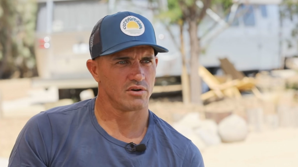 Kelly Slater Surfa Sul Barile
