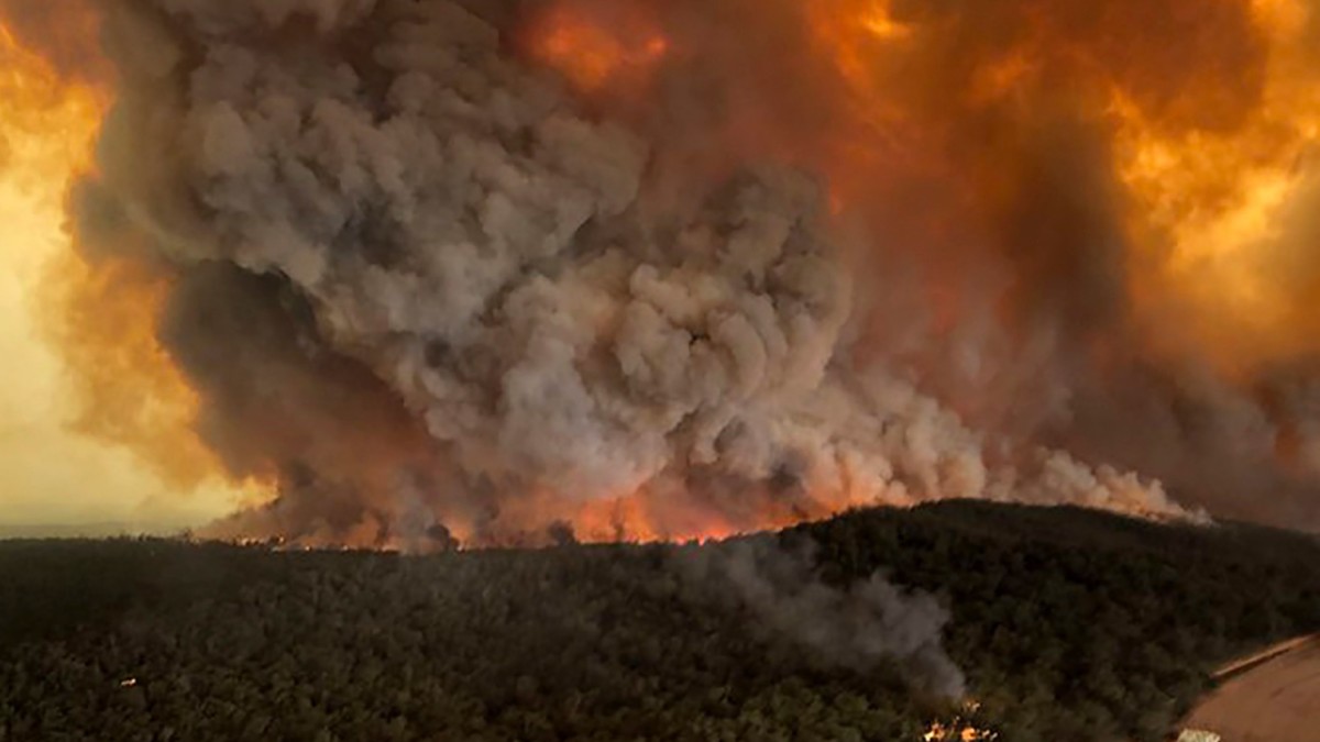 Here's How You Can Help With Australian Wildfire Relief | Men's Journal