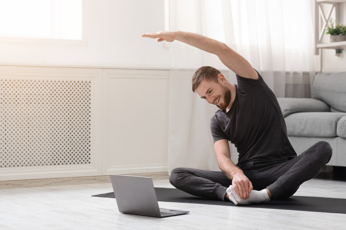 The Best Yoga Classes For Men To Stream For Cheap Or Free - Men's Journal