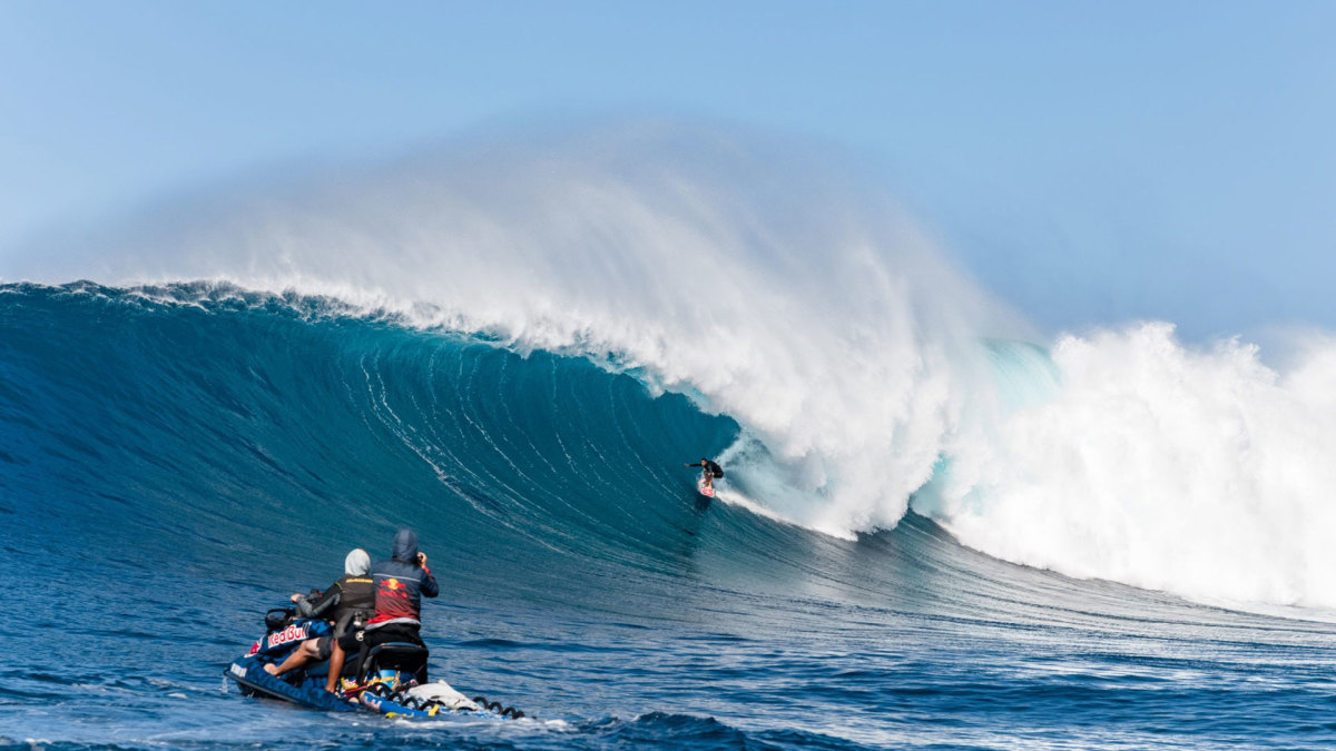 Big-Wave Surfer Billy Kemper Breaks Down His Unfathomable Tube at Jaws