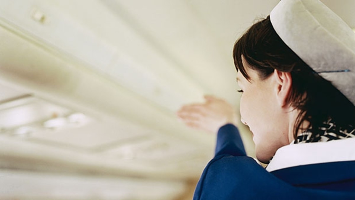 10 Airplane Etiquette Tips