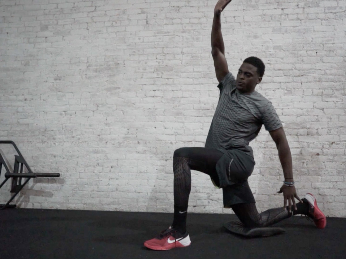 The 5 best stretches to open your hips before lifting - Men's Journal