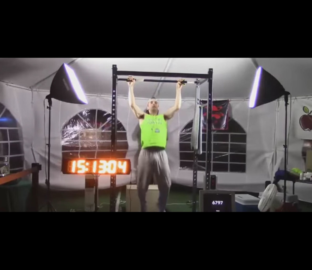 Watch This 17-Year-Old Student Shatter the World Record for Most Pull-Ups