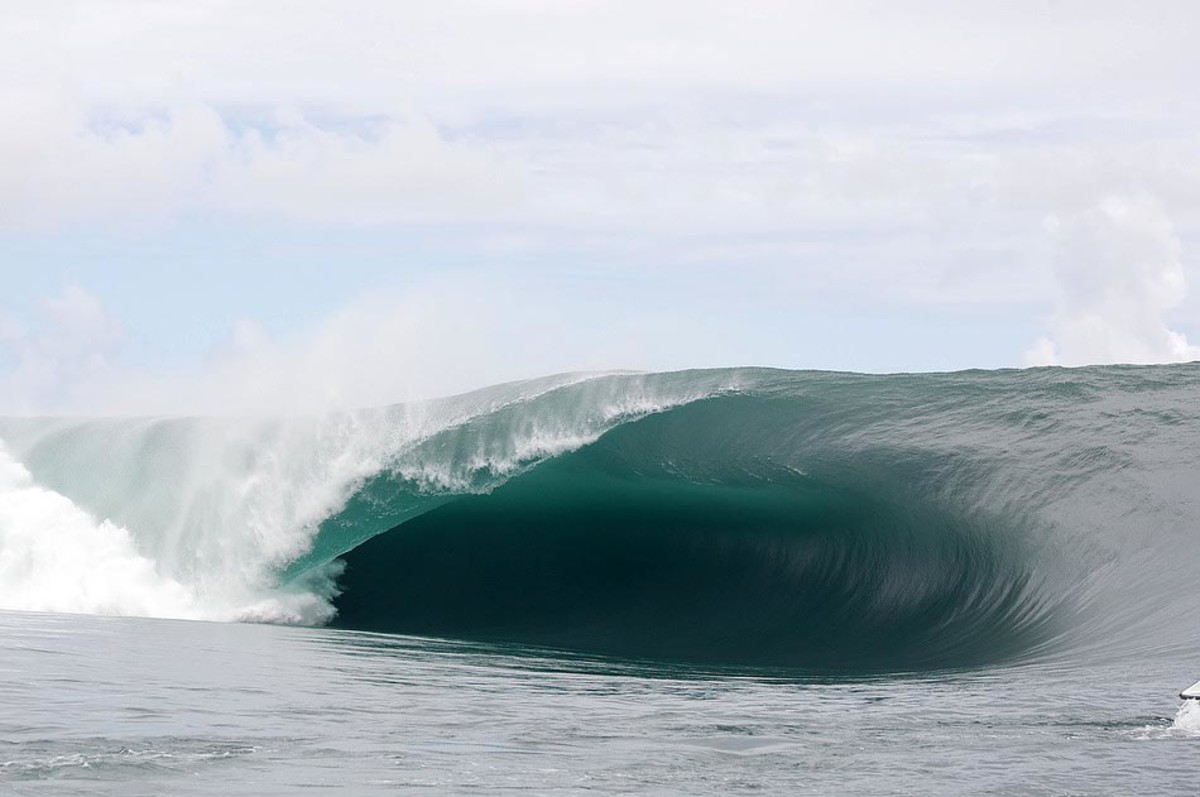 TBT: Massive Code Red Day At Teahupo‘o