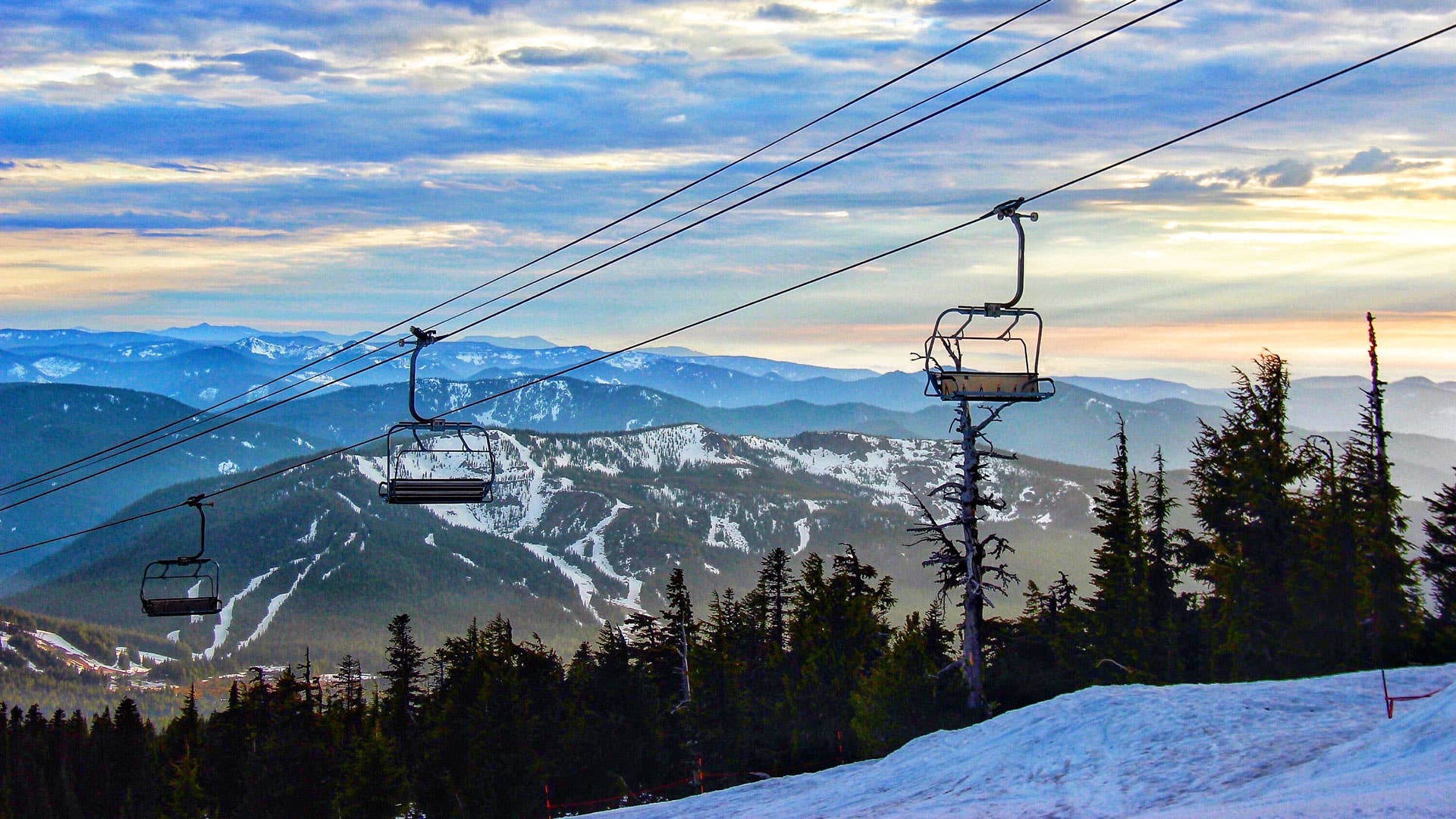 Oregon’s Timberline Lodge to Open to Skiers Pending Executive Order