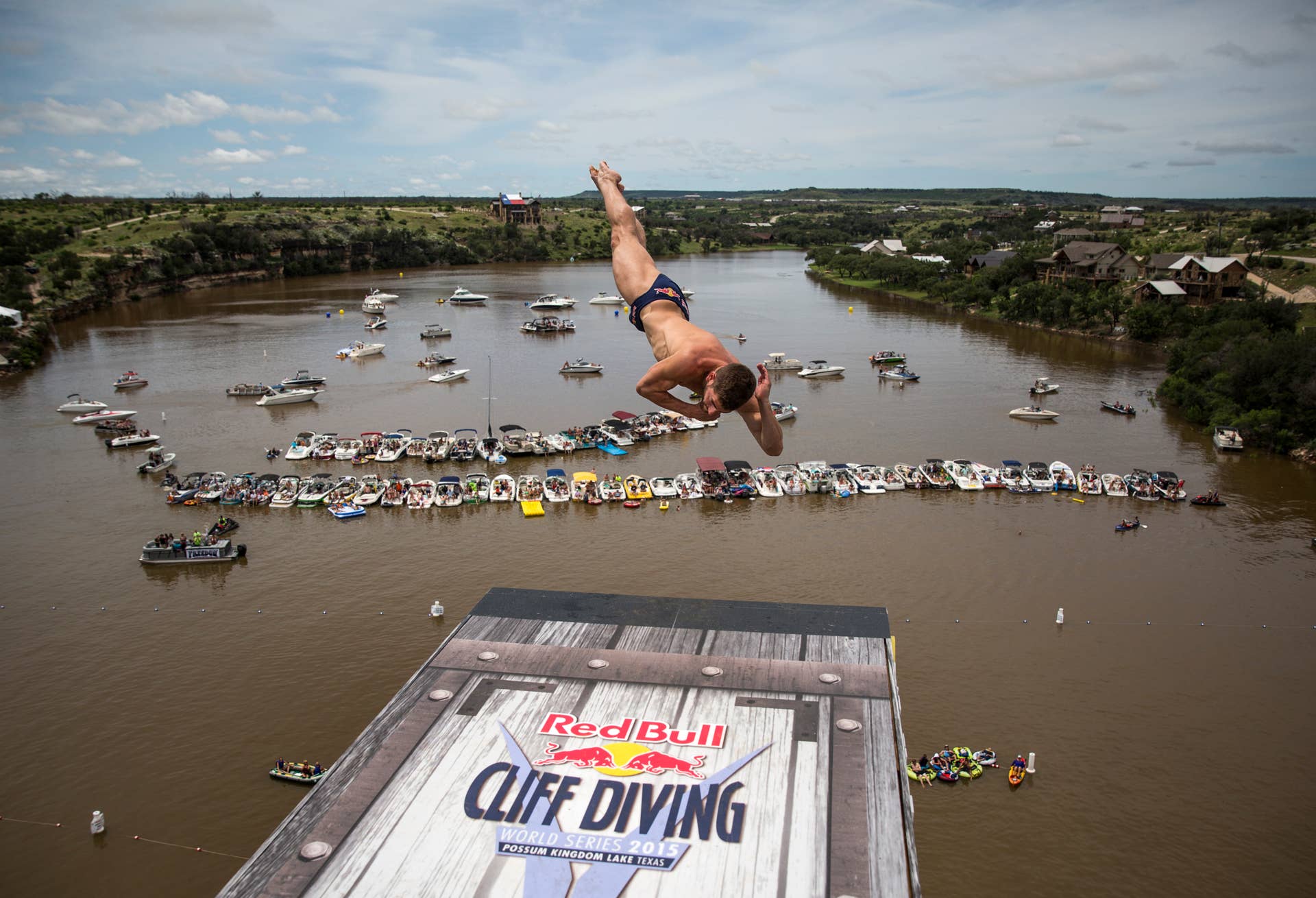 The wild world of competitive cliff diving