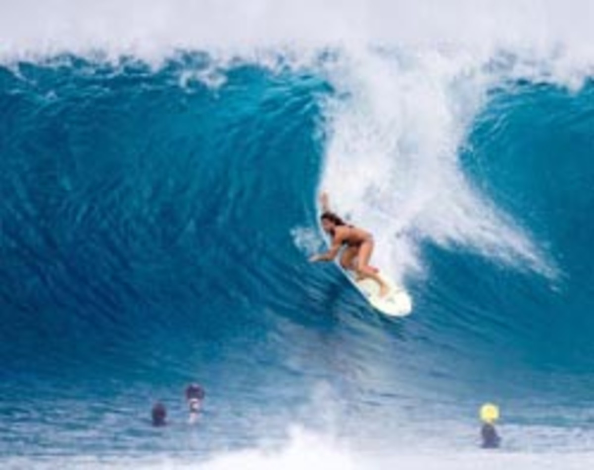 Pipeline Pussy: Claire Bevilacqua's Volcom House Tour Of Duty