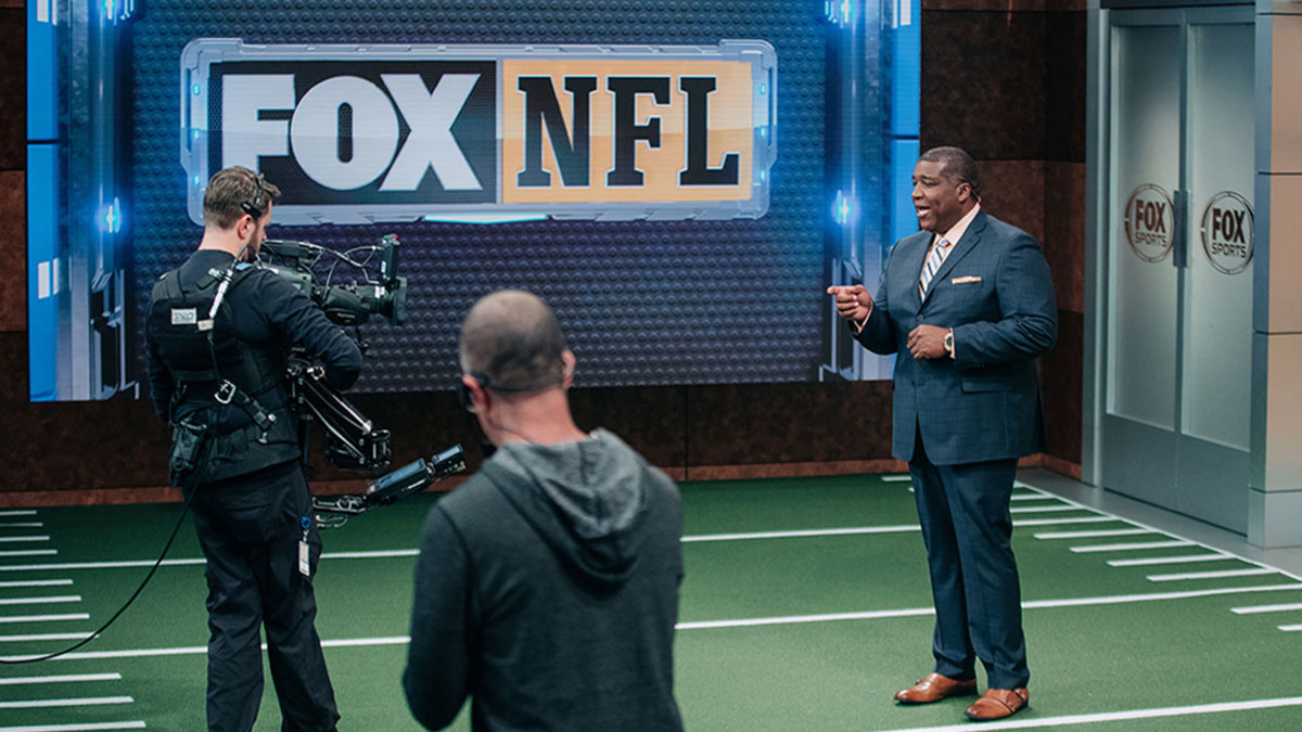 Fox Sports Host Curt Menefee on the Super Bowl 54 Matchup, Calling XFL ...