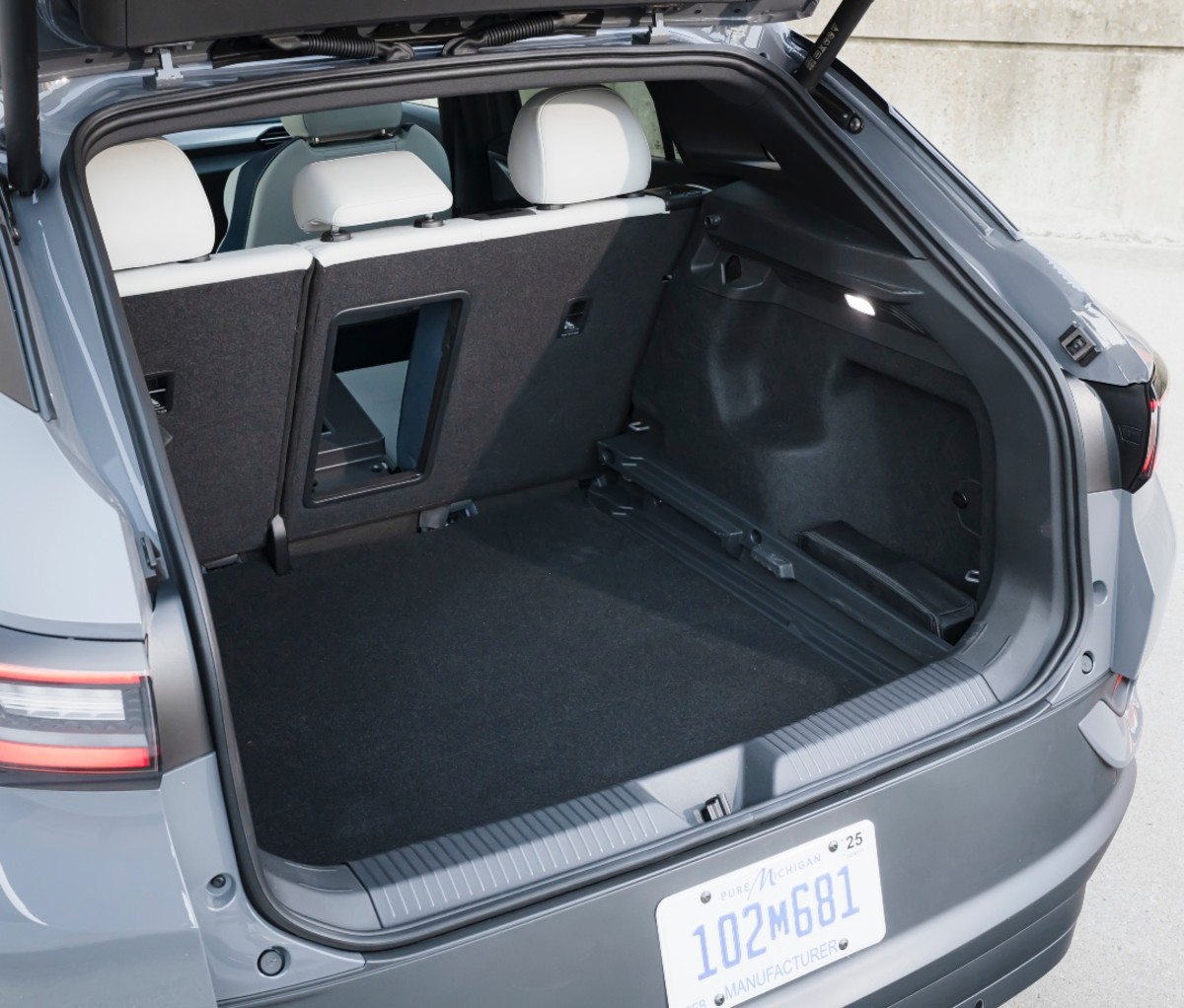 Review: Electric 2023 Volkswagen ID.4 | Men's Journal