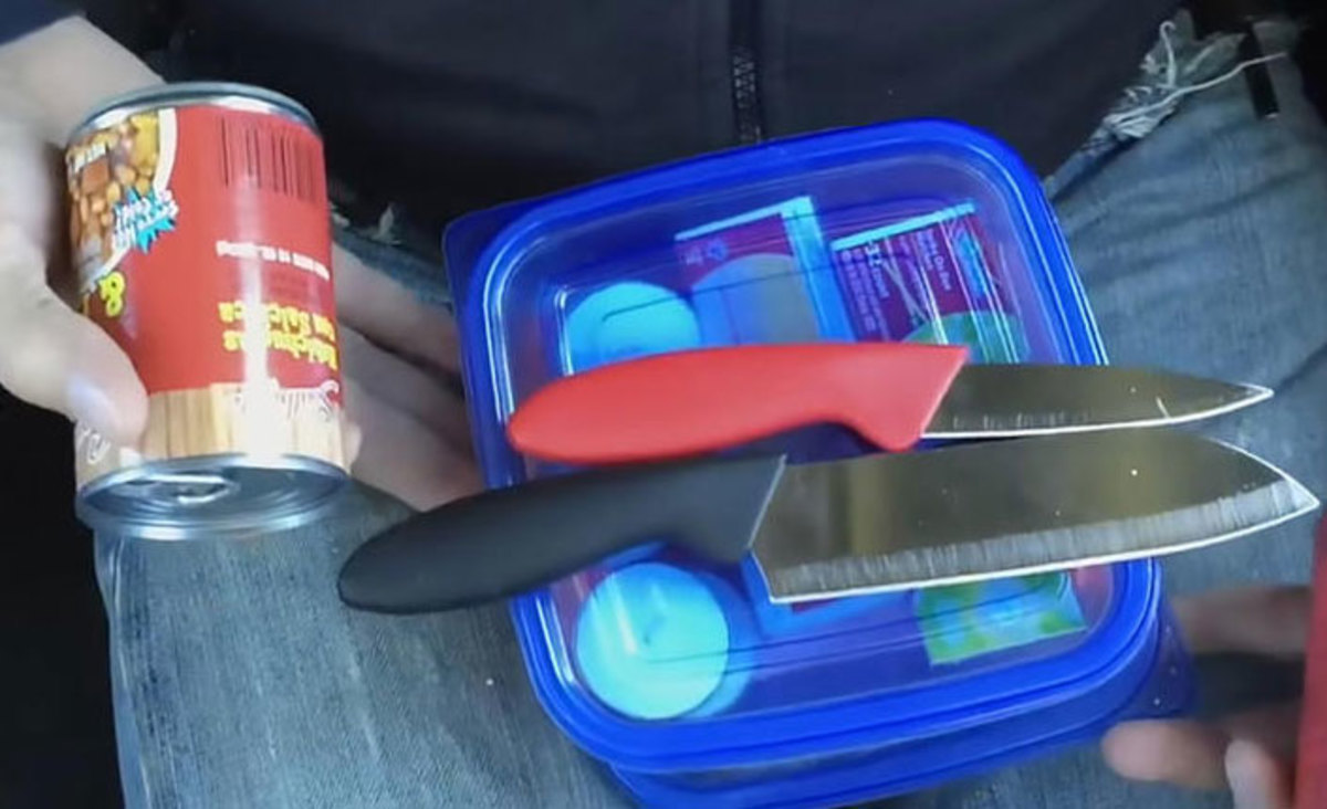 How to build a $10 survival kit at the dollar store