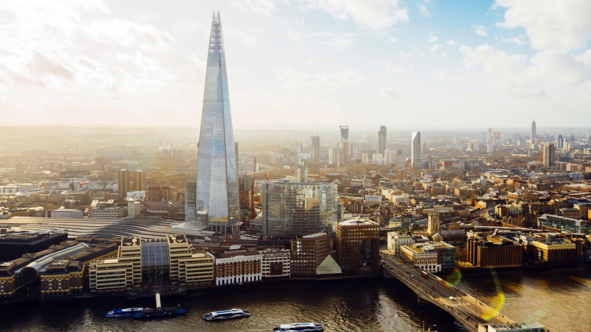 A Free Climber Scaled the 1,000-Foot Shard Skyscraper in London This ...