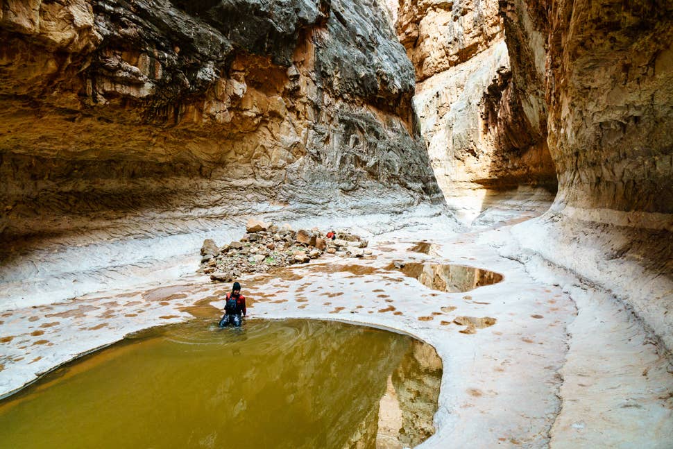 Light and Fast: Kayak self-support in the Grand Canyon