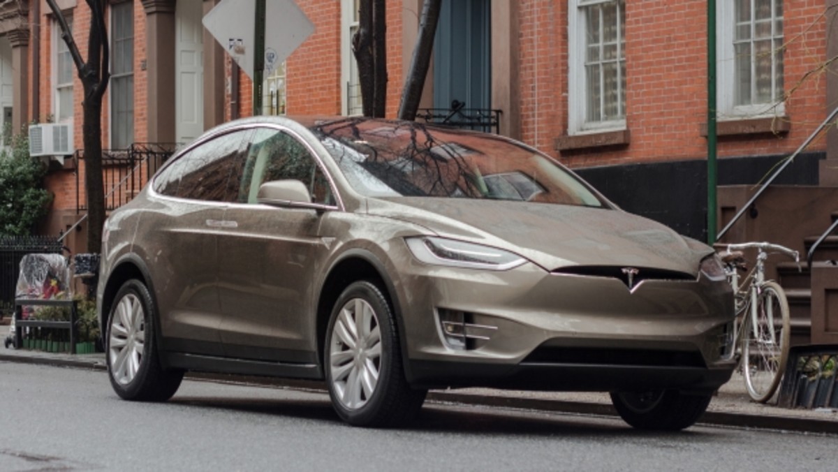 First Drive in the Tesla Model X: Four Things We Love