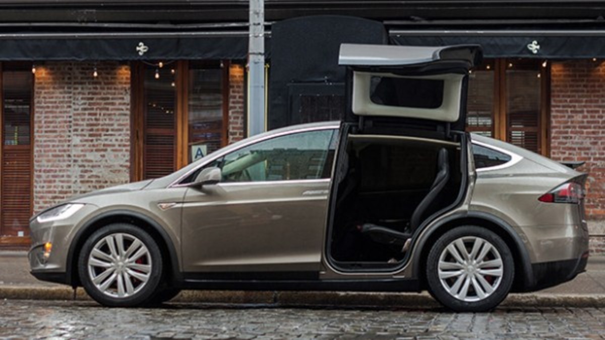 First Drive in the Tesla Model X: Four Things We Love