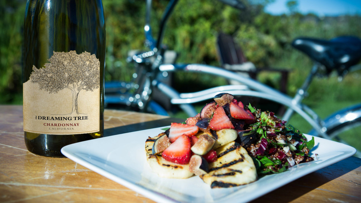 How to Make Grilled Halloumi With Strawberries, Figs, Honey and Basil