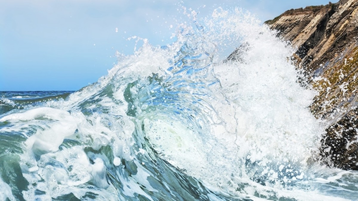 65 Spots With the Best Surfing in the World | Men's Journal