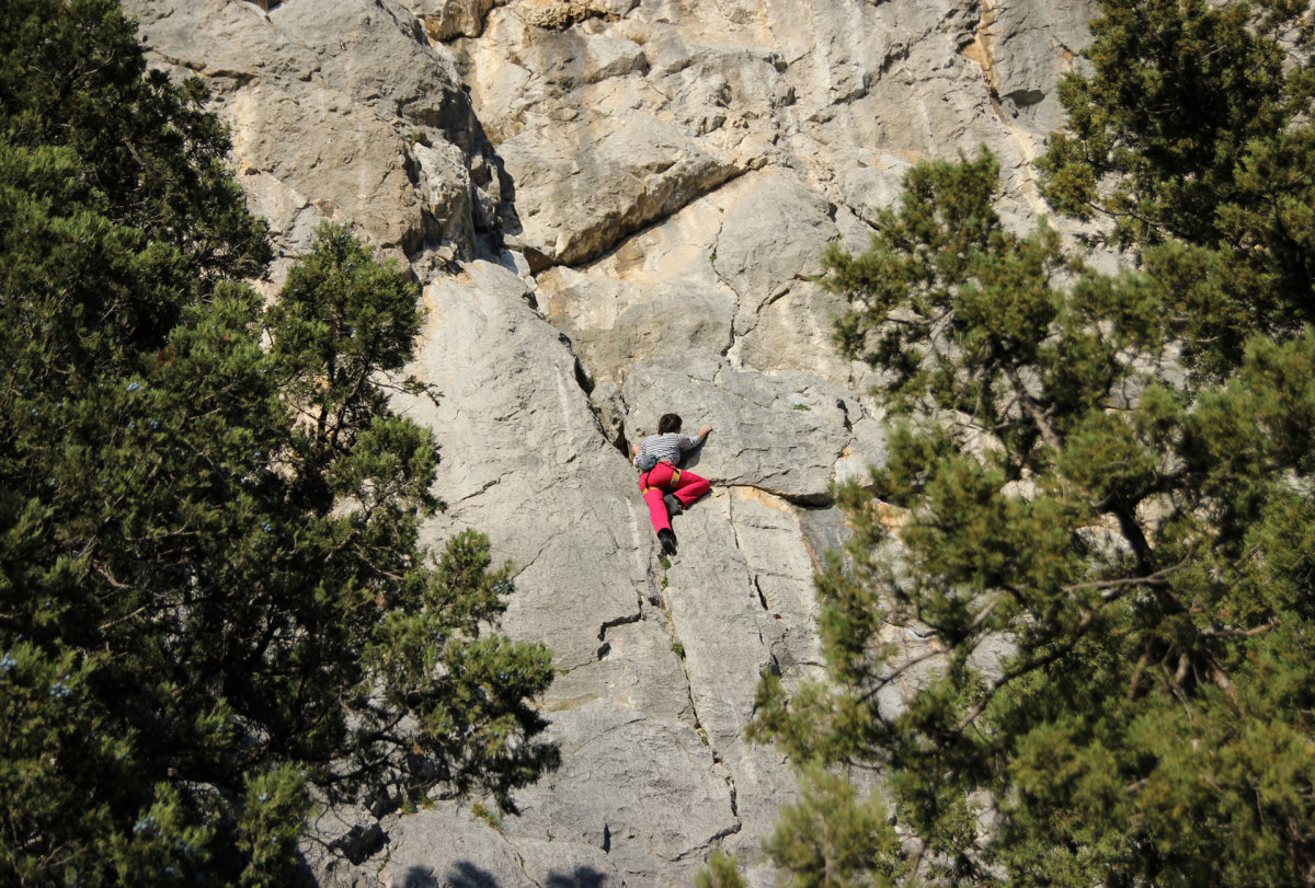 A Look Inside the Beautiful Tranquility of Free Soloing