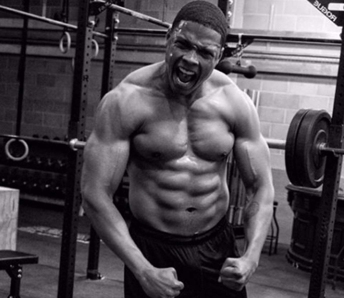Damn, Ray Fisher Is Getting Unbelievably Jacked to Play Cyborg in ...