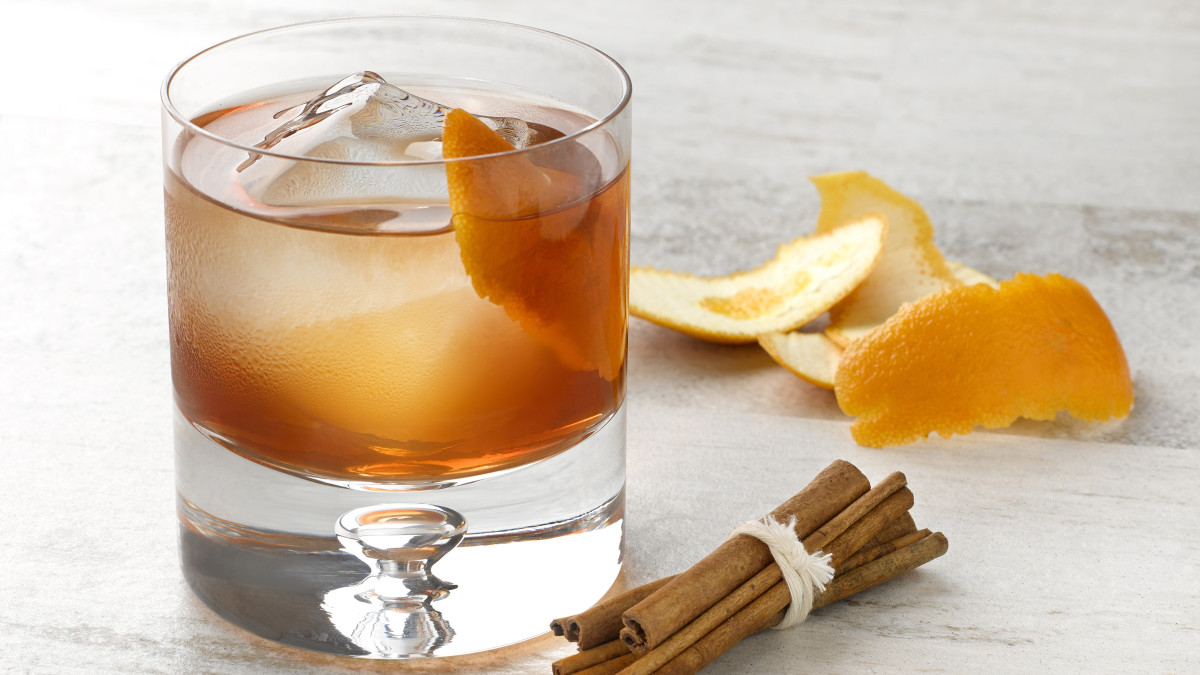 9 Classic Cocktail Recipes to Memorize