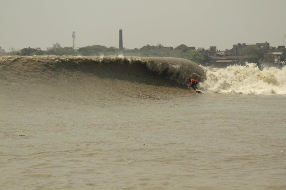Does Calcutta's Ganges have the world's best river waves?