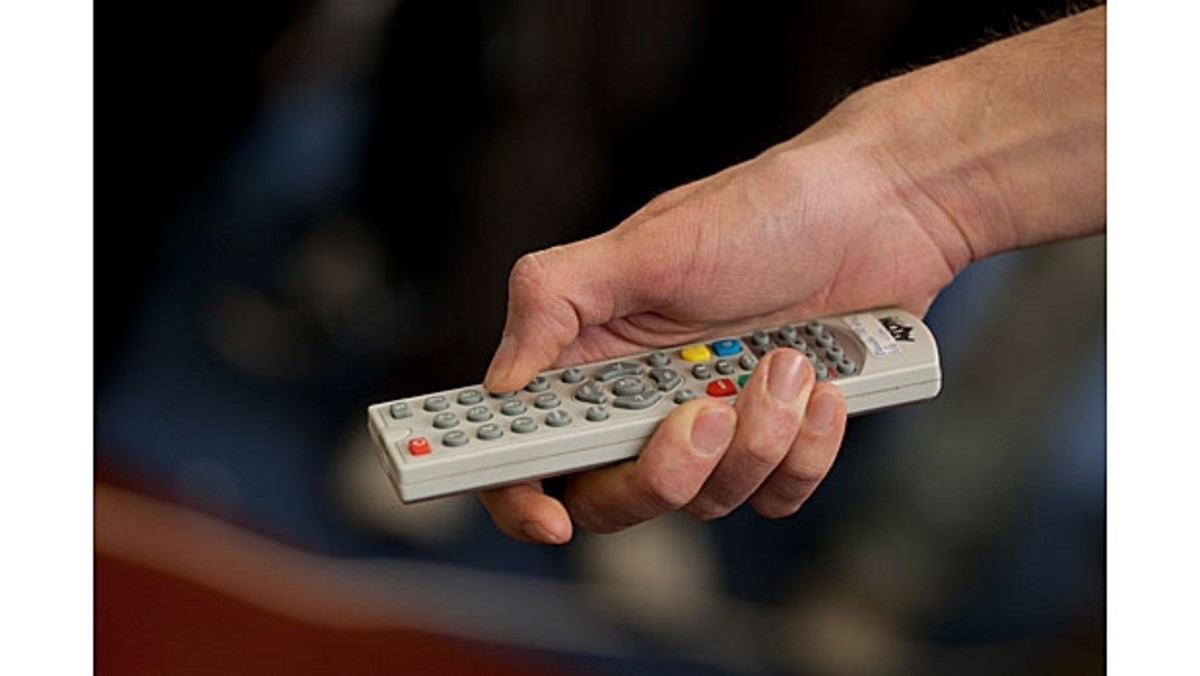 10 Ways to Clean Dirty Gadgets