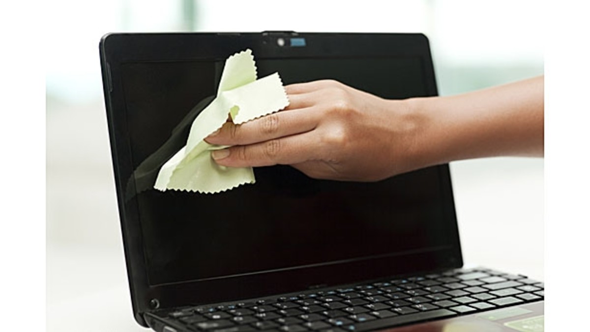 10 Ways to Clean Dirty Gadgets