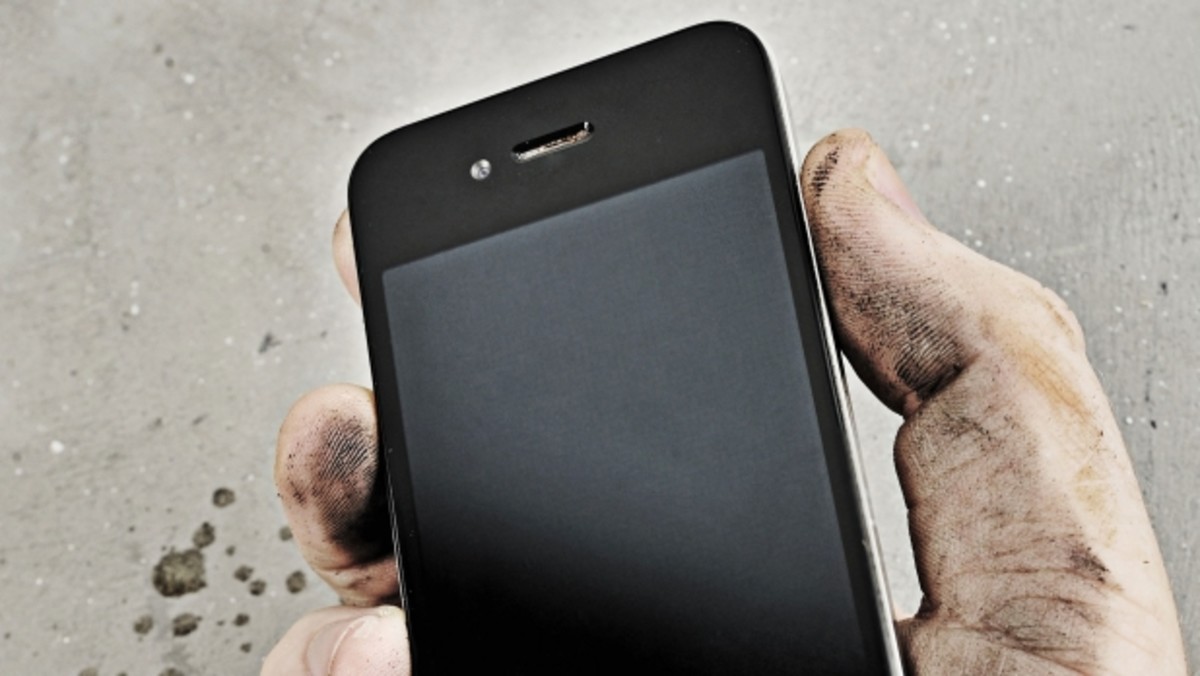 10 Ways to Clean Dirty Gadgets