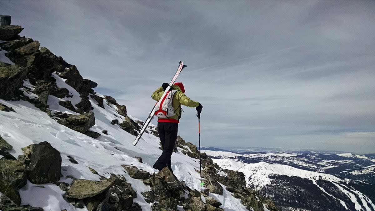 An Intro to ‘Skimo’ and Why It’s Becoming So Popular - Men's Journal