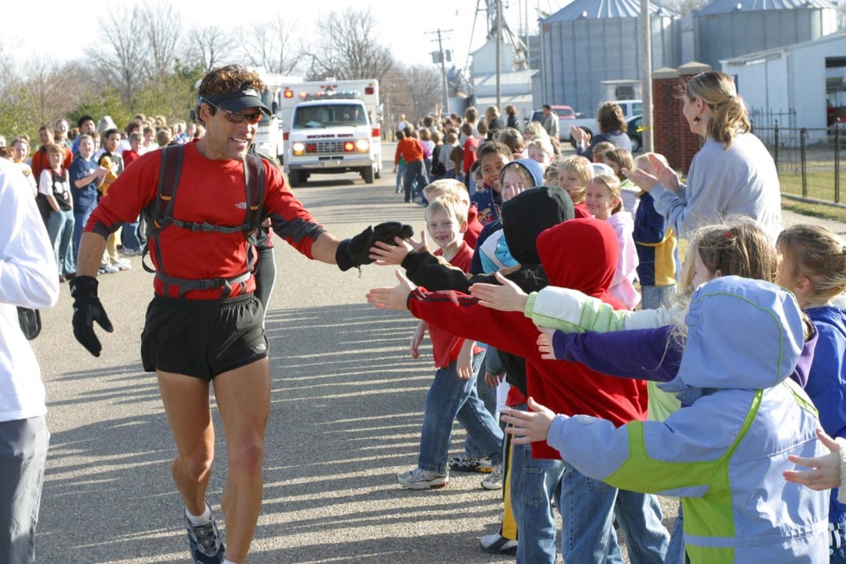 Meet the man who falls asleep running