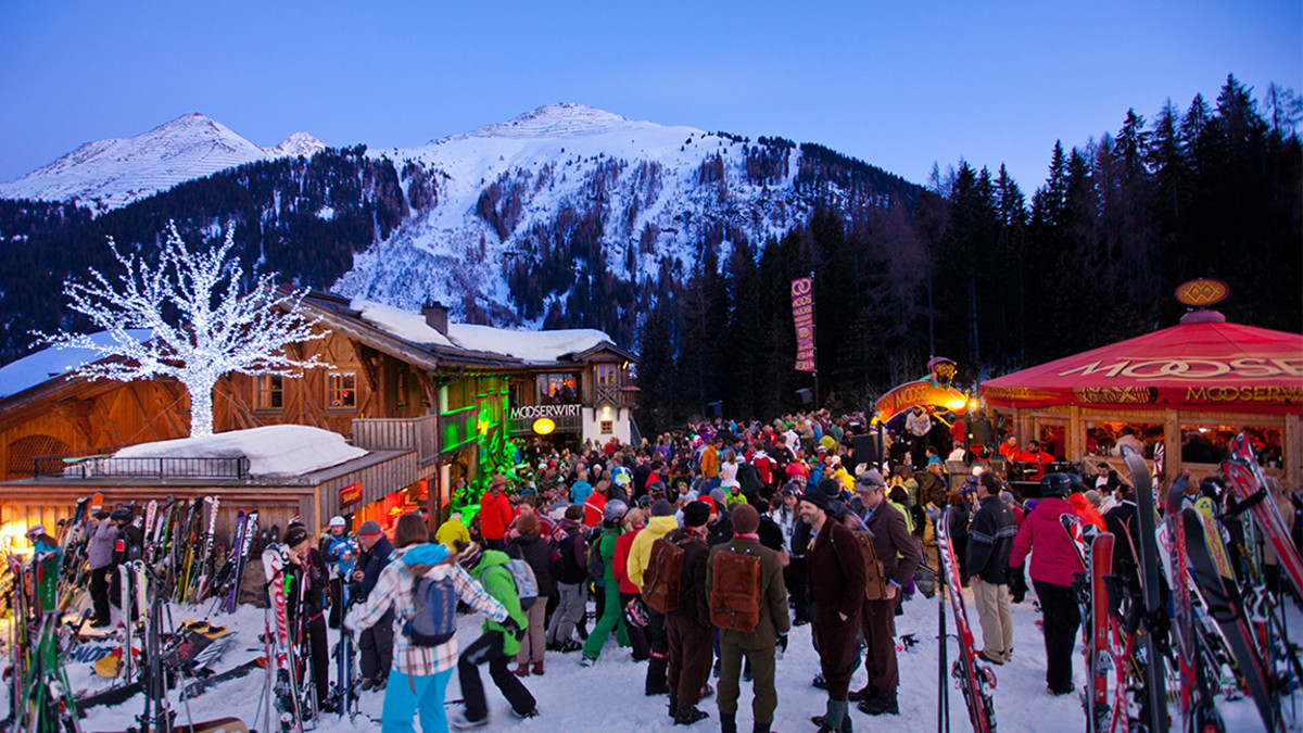 The 10 Best Ski-In, Ski-Out Bars in the World for the Wildest Après-ski