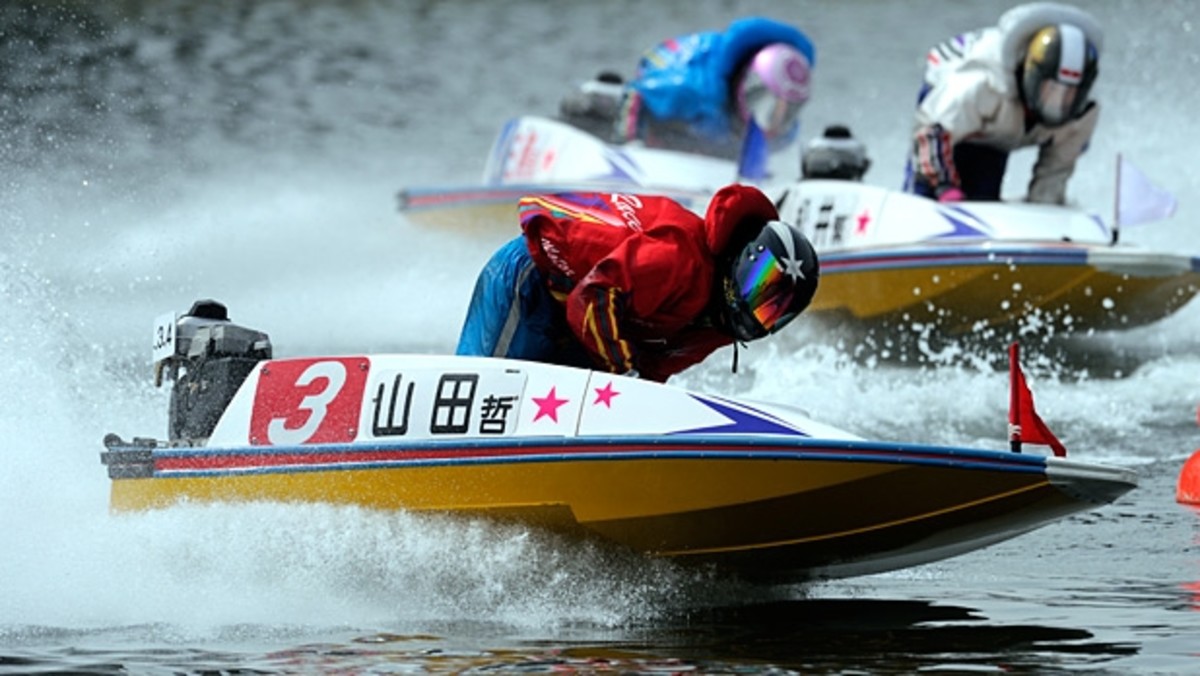 Hydroplane Boat Racing at Heiwajima Stadium - Men's Journal