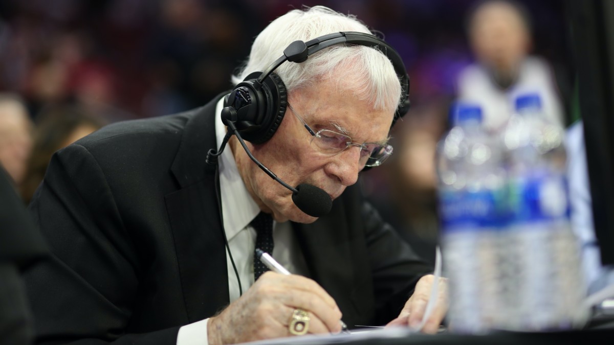 Hubie Brown on Calling Games, Staying Fit, and His Father's Best Advice