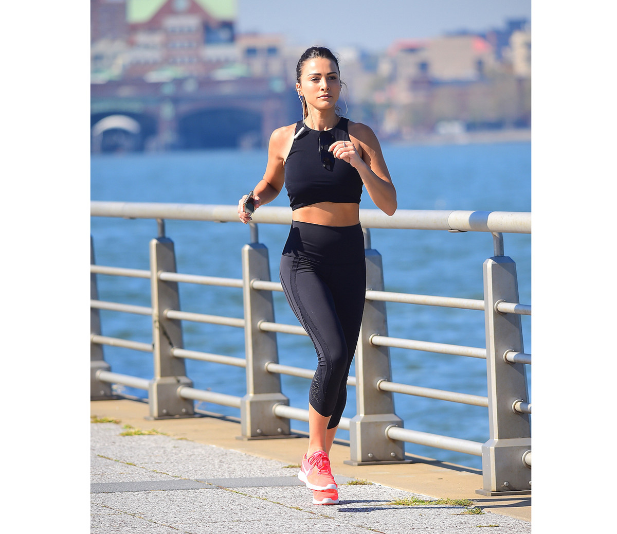 PHOTO GALLERY: Andi Dorfman Shows Off Her Incredible Physique