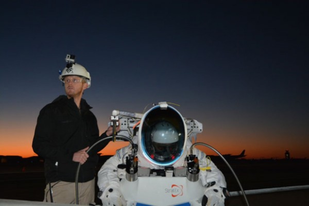 Google Exec Alan Eustace Sets New Record for the Highest Sky Dive - Men's Journal