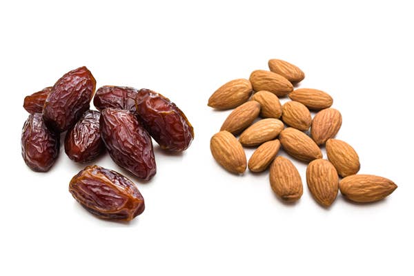 7 deskside diet snacks
