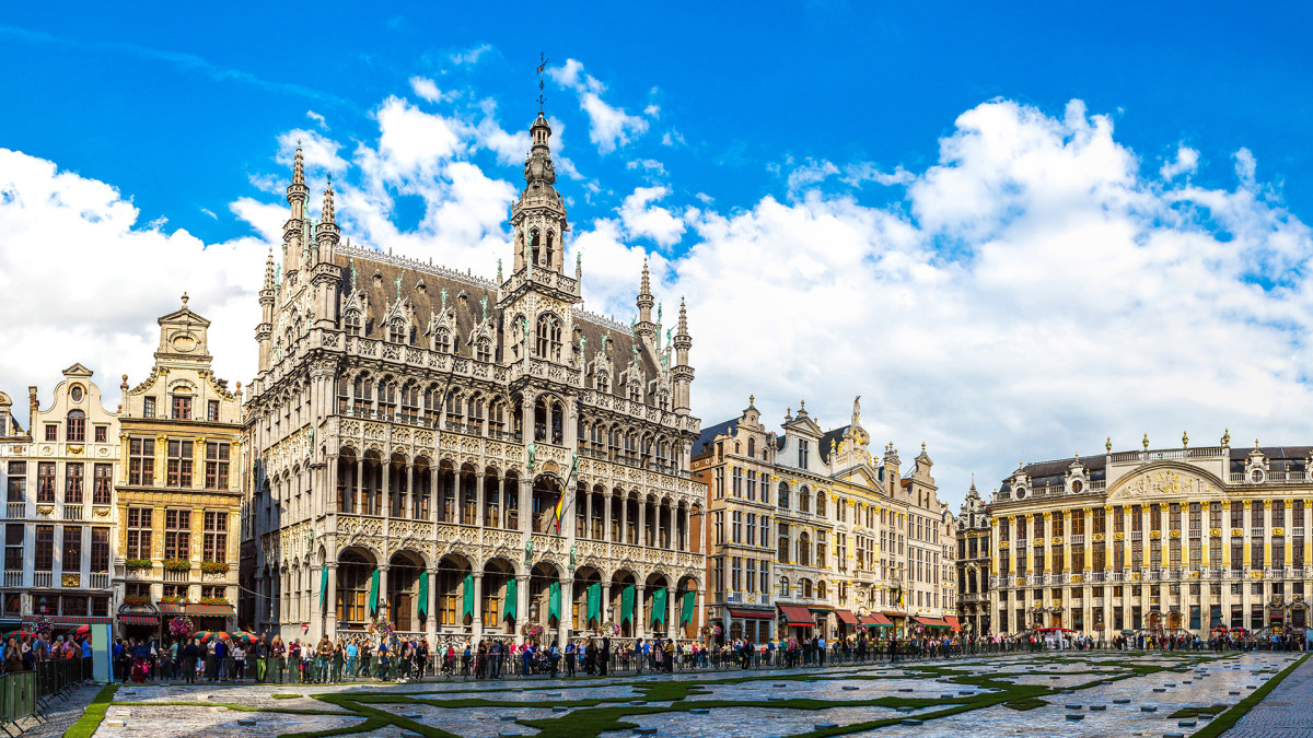 Brussels: Gilded Palaces, Belgian Waffles, and Crude Statues