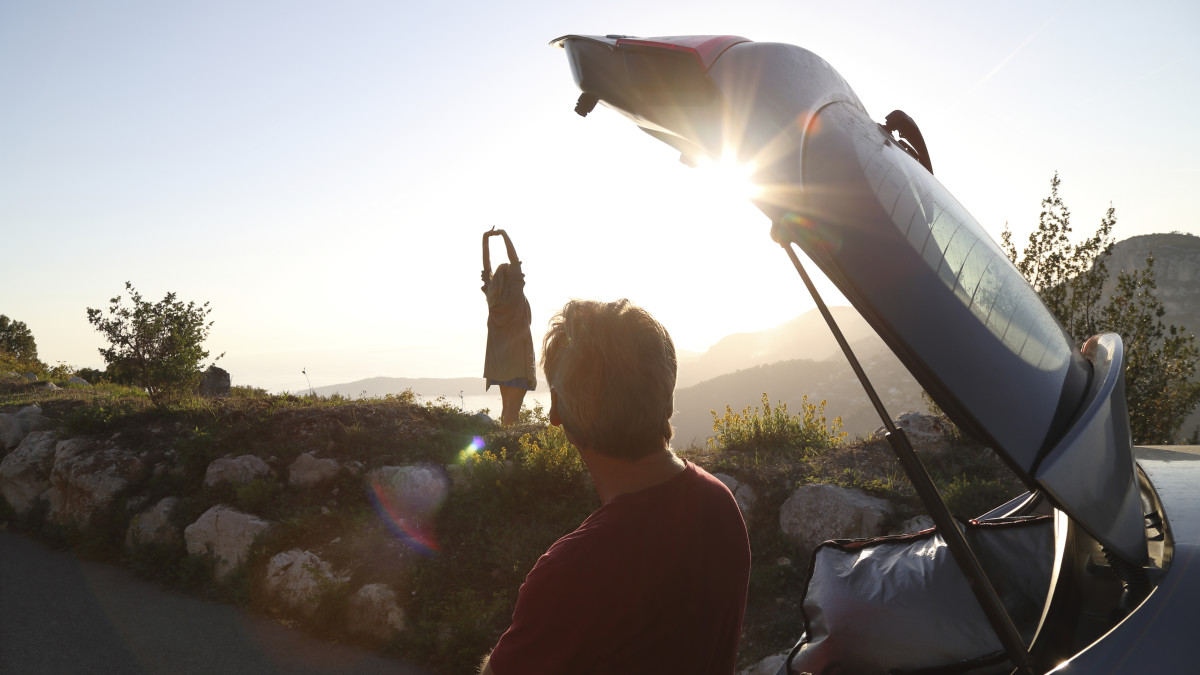 The Best Stretches to Do in the Car and at Pitstops During Road Trips