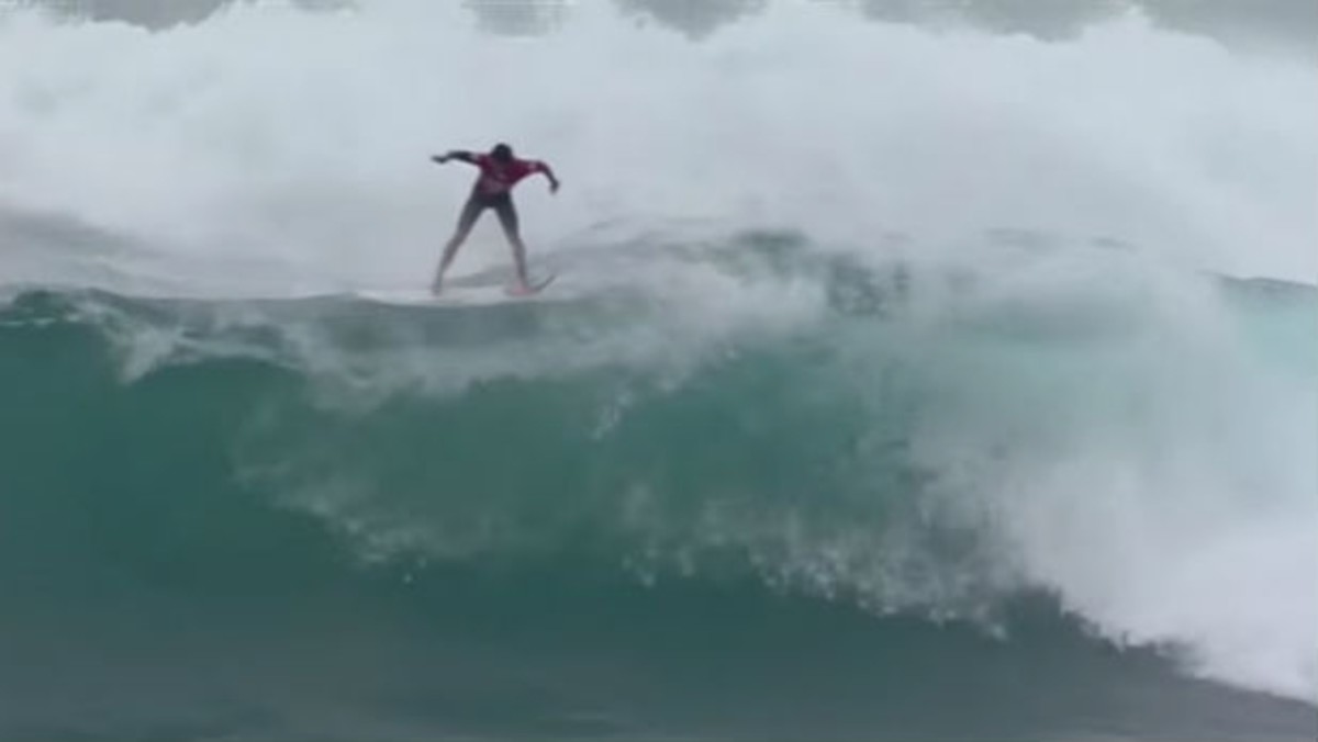 Watch the Craziest Move Seen at Any Surf Competition This Year - Men's ...