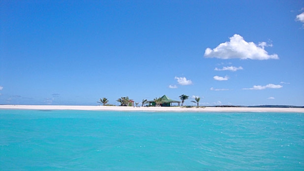 10 Caribbean Bars You Can Only Reach by Boat