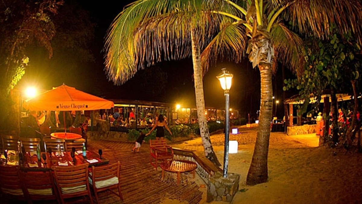 10 Caribbean Bars You Can Only Reach by Boat