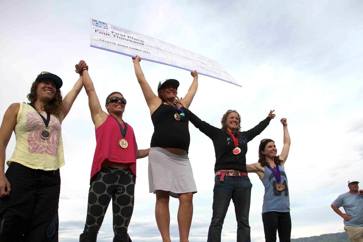 Emily Jackson wins kayaking event in ninth month of pregnancy