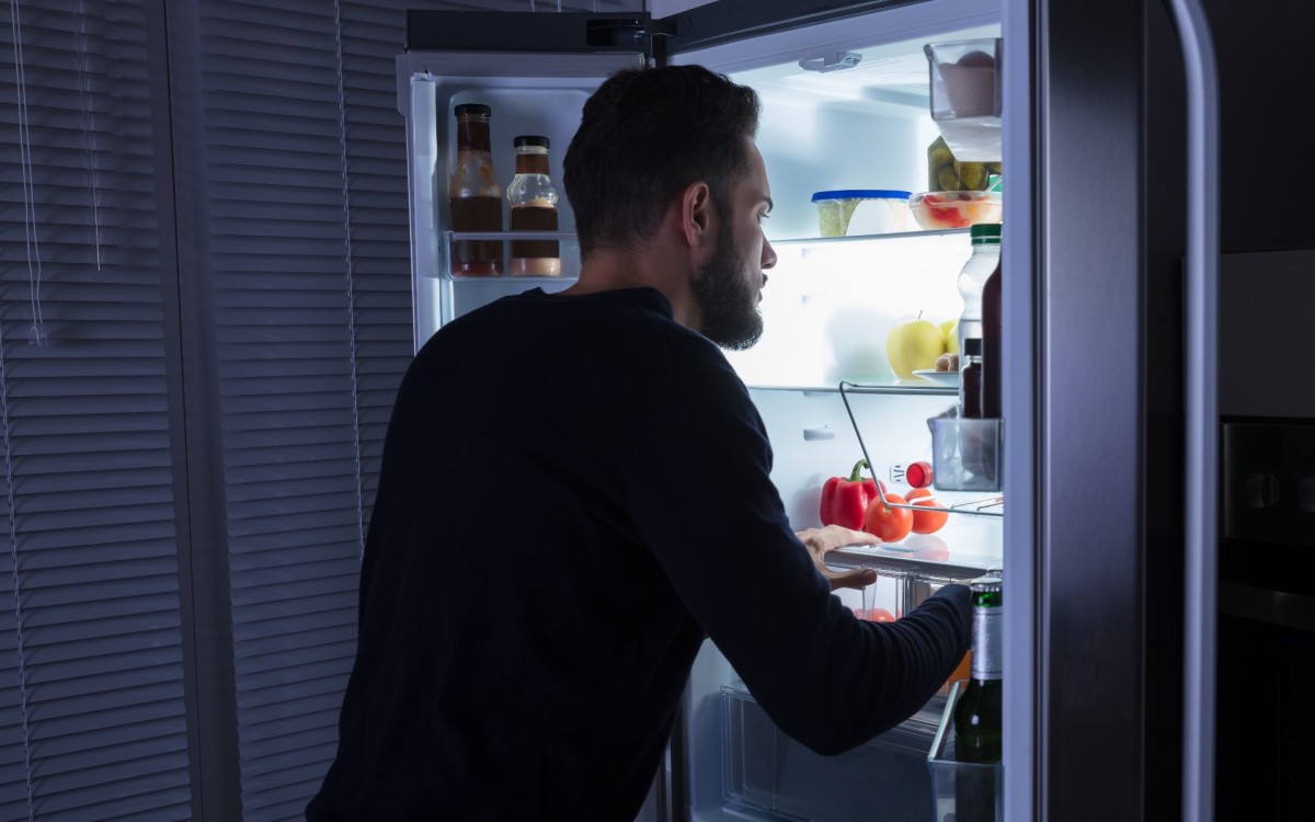 New Study Connects Eating Late With Obesity Risk | Men's Journal