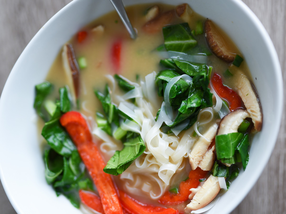 Recipe: How to Make Vegan Rice Noodle Miso Soup