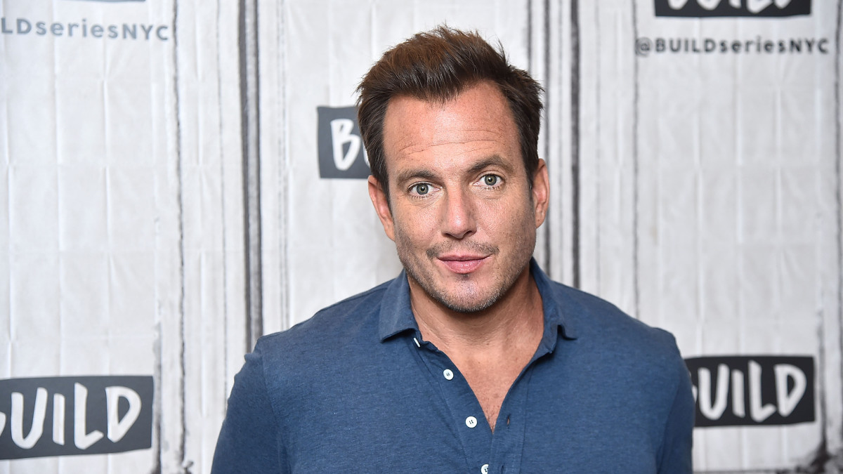 Will Arnett Combats Ice Cream Binges By Hiking With a 50lb Weight Vest