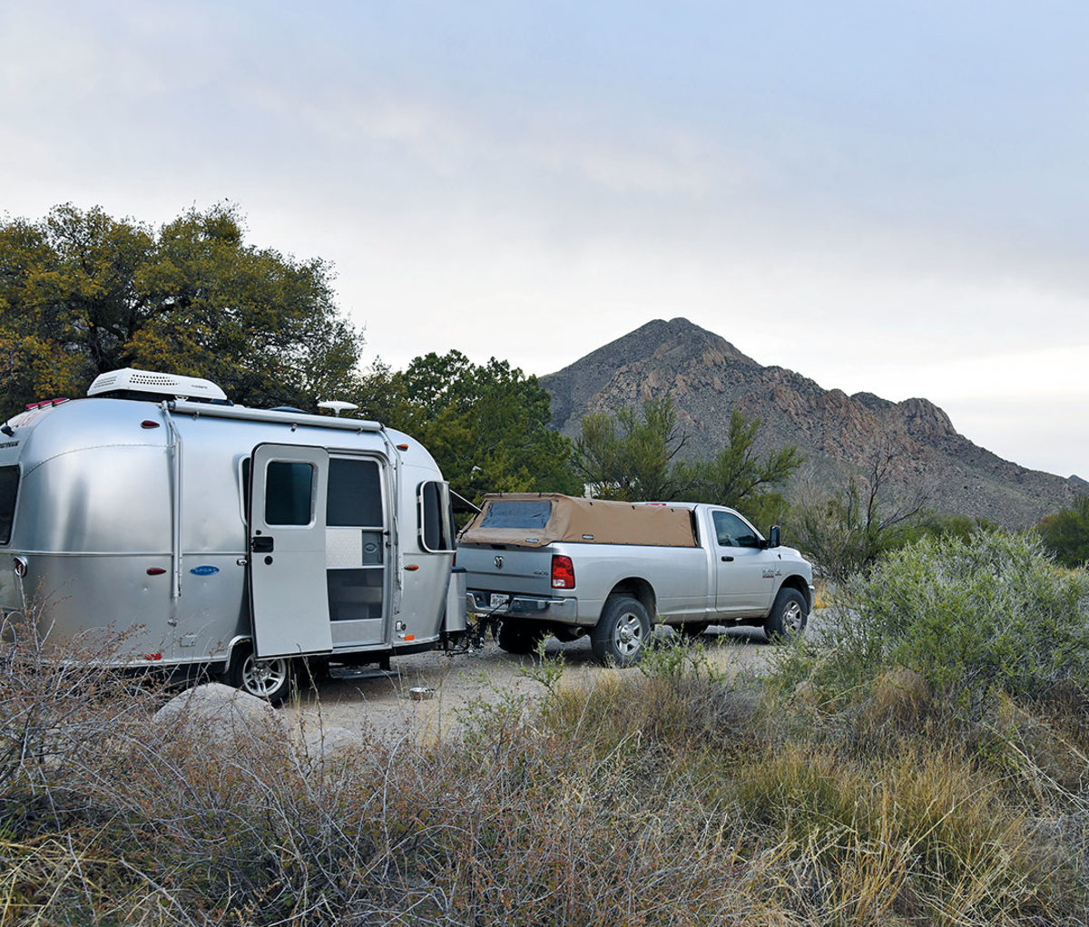 Kyle Chandler Talks 'Catch-22', 'Friday Night Lights', and His Most ...