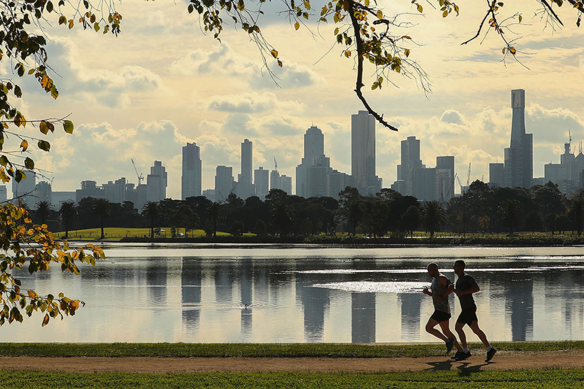 7 Tricks for Traveling Fit