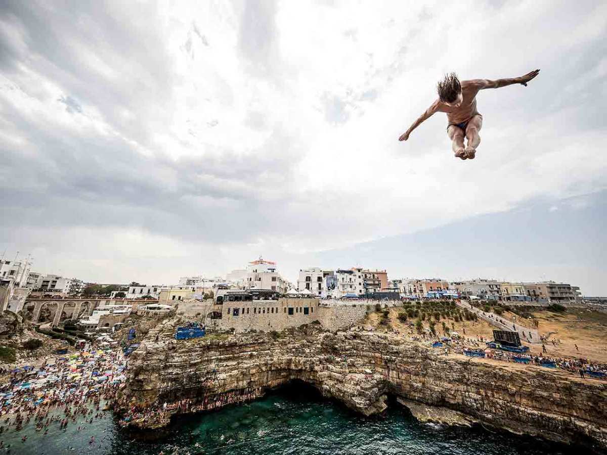 15 Sickest Moments from the Red Bull Cliff Diving World Series in Italy ...